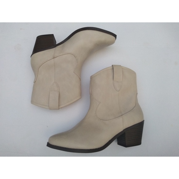 Universal Thread | Shoes | Universal Thread Short Pull On Western Boots ...